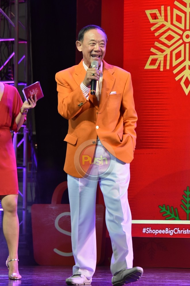 Jose Mari Chan sings yuletide songs at an online shopping brand event ...